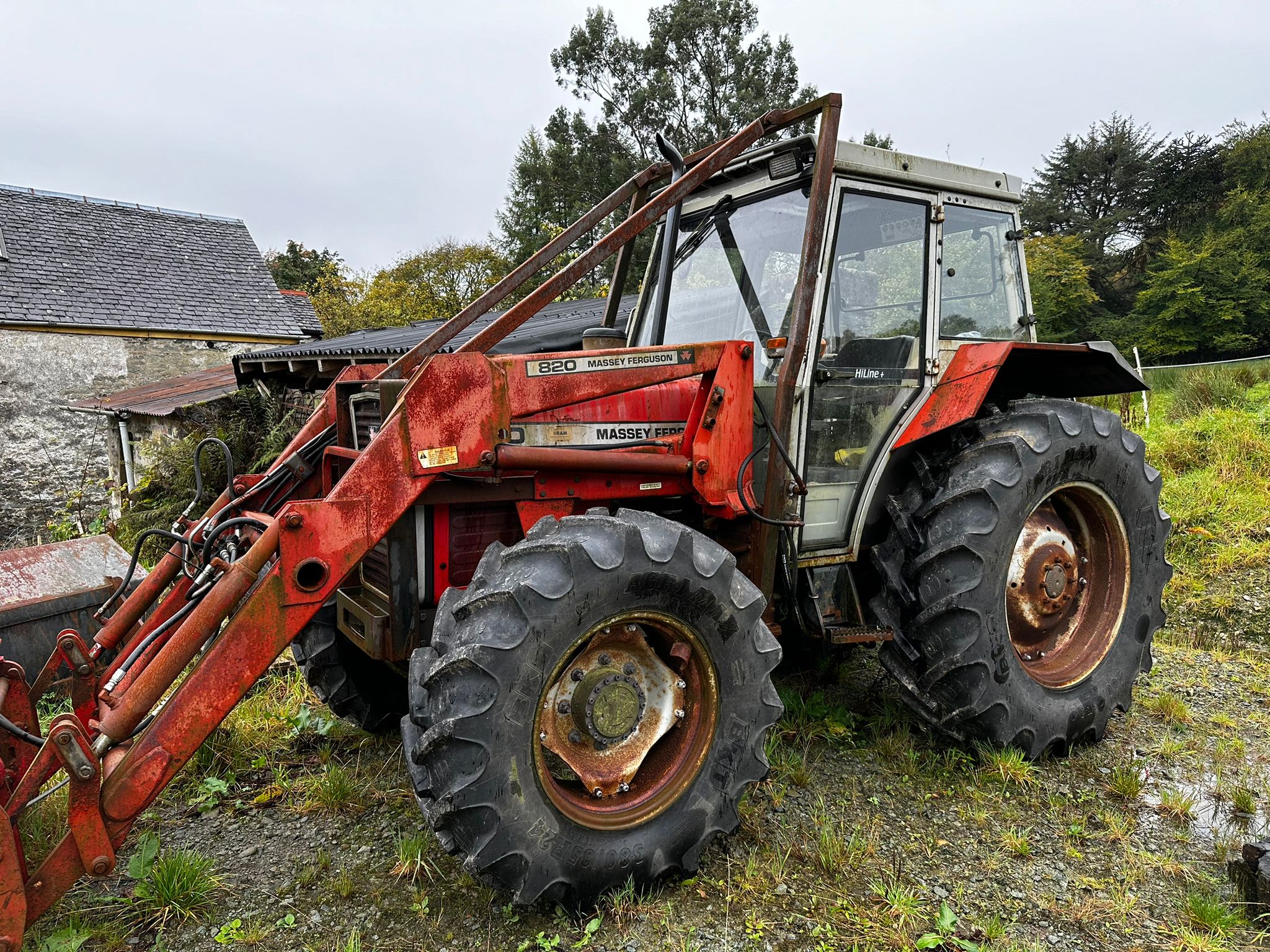 MF 820 LOADER TRACTOR – Lawrie and Symington
